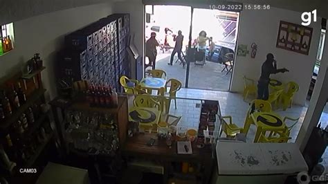 VÍDEO Câmera de segurança flagra momento em que influenciador digital