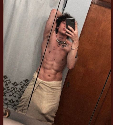 TikToker Jordan Powell pelado exibindo o pênis Homens Pelados BR