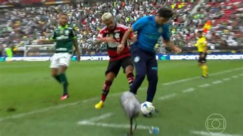 Paulistão Deprê on Twitter quando o cuca fez isso levou vermelho