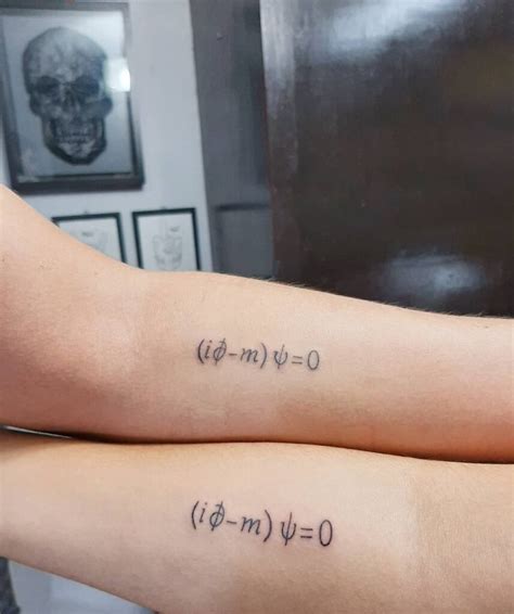 Tatuaje de la Ecuación del Amor la ecuación de Dirac Lo Mejor de 2024
