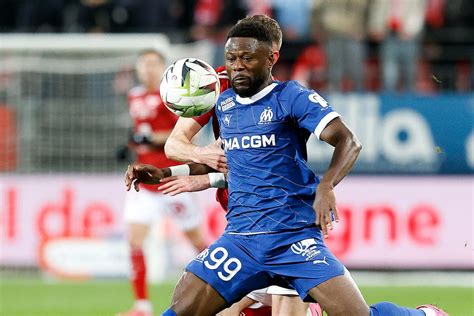 Mbemba viré par l OM un club de Ligue 1 fait une offre Foot 01