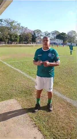 Hoje a minha camisa do coração do guaçuano num jogo festivo em