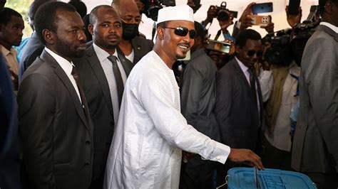 Tchad le chef de la junte Mahamat Déby élu président Les Echos