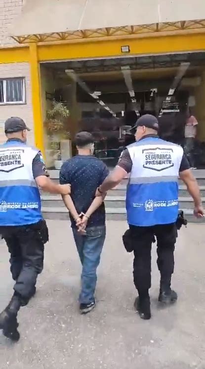 Motociclista Preso Pelo Seguran A Presente Por Dire O Perigosa Na