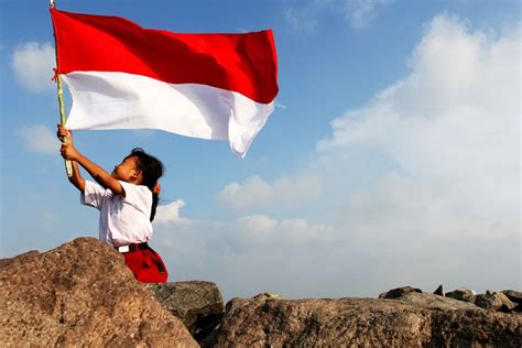 Lirik Lagu Berkibarlah Benderaku Ciptaan Ibu Sud Dan Maknanya