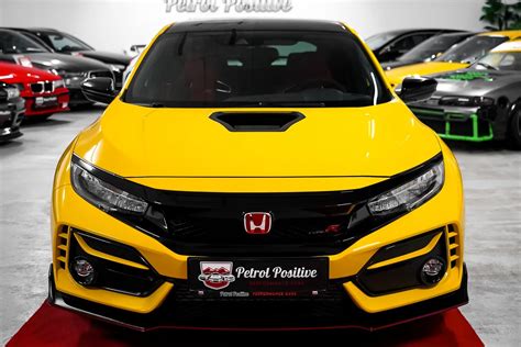 Showroom Petrol Positive Performance Cars GmbH