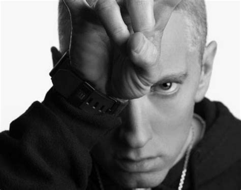 Eminem celebrará sus 15 años de carrera con disco de grandes éxitos