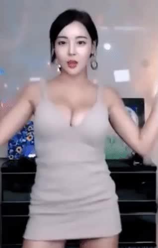 Korean Dancer S Talented Jiggling Boobs Scrolller
