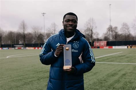 Brian Brobbey Speler van de Maand in Eredivisie Benjamin Tahirović