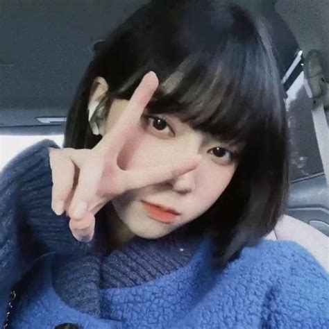 Pin Di Elise Su Blue Kpop Girlies Illustrazioni