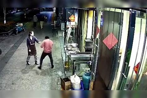监控拍下的一幕这种女人值得男人付出一切 监控 女人 男人