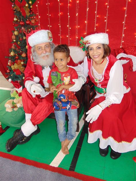 A Magia Do Natal Na Chegada Do Papai Noel Clube Caixeiral Campestre