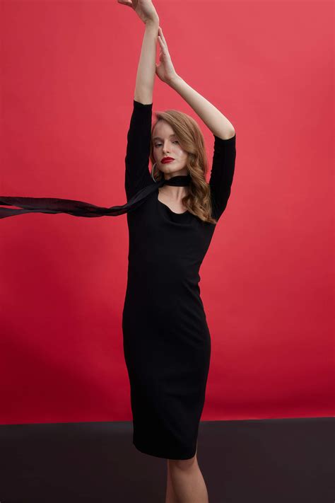 Siyah Kadın Bodycon Kare Yaka Uzun Kollu Fitilli Kaşkorse Siyah Midi