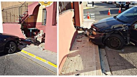 Espectacular Accidente En Onda Con Un Coche Empotrado En Una Vivienda