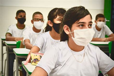 Joãozinho Félix acompanha retorno de aulas presenciais na Escola Cívico