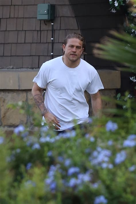 Charlie Hunnam And Maggie Siff Shoot Fight Scene For Sons Of Anarchy