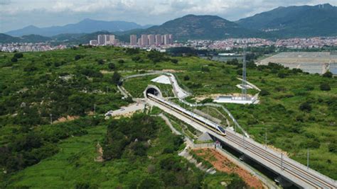 China completa pruebas del tren bala más rápido del planeta 453 km hr