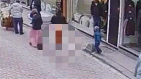 Zeytinburnu nda ilginç olay Hırsızlık yaparken yakalanınca soyundu