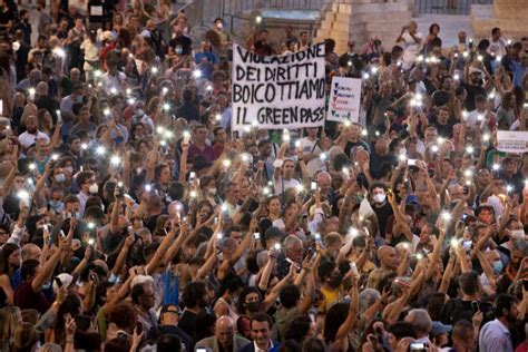 Manifestazione No Vax A Roma Scontri E Assalto Alla Cgil Cosa Sta