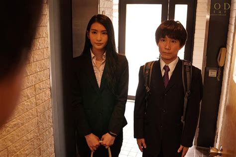 本庄鈴 出張先で童貞部下と相部屋に持ち合わせていたコンドーム（彼氏用）は1つだけ頼み込まれて1回だけsex、のはずが部下が絶倫すぎて10発も中出しした エロ動画・アダルトビデオ