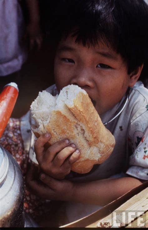 Loạt ảnh cực lý thú về bánh mì ở Sài Gòn xưa Redsvn net