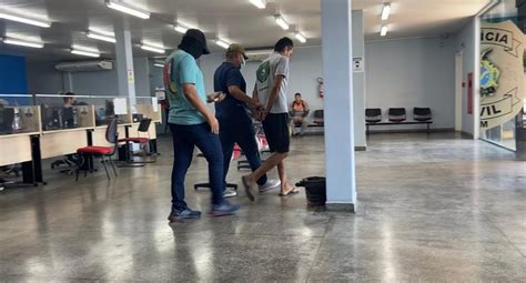Suspeito de matar mãe e filho é preso após se entregar na Delegacia de