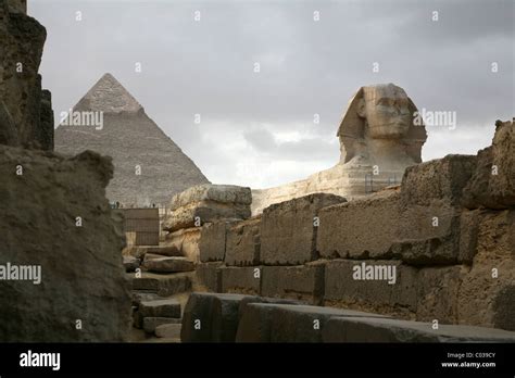 Sphinx und Pyramide Gizeh Kairo Ägypten Stockfotografie Alamy