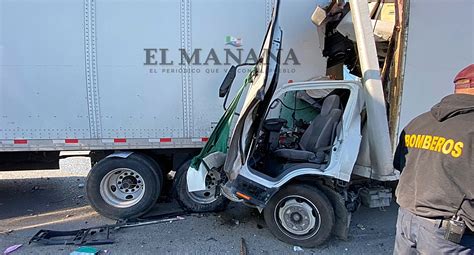 Menor muere aplastado al chocar dos tráileres por alcance en el