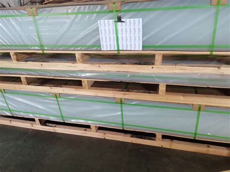 PLANCHAS DE ACRÍLICO TRANSPARENTE EN DISTINTOS FORMATOS Y ESPESORES
