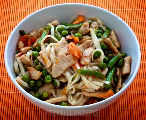 Przepis Makaron Udon Z Kurczakiem I Warzywami PrzyslijPrzepis Pl