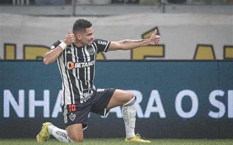 Um ano após anúncio oficial Paulinho se consolida como protagonista do