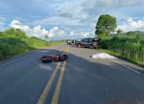 Colisão entre moto e caminhonete mata uma pessoa perto de Aragominas