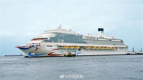 我国首艘国产大型邮轮出海试航 半岛网