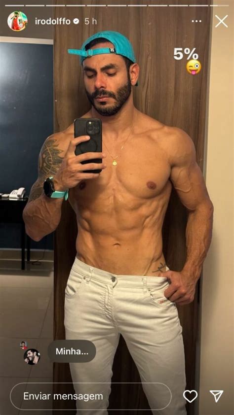Sem Camisa Rodolffo Exibe Tatuagem Em Local Ousado E Impressiona O Tempo