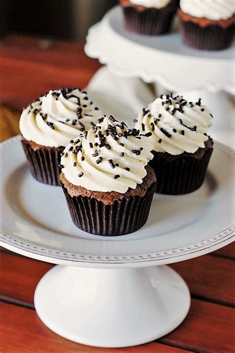 The BEST Light Fluffy Chocolate Cupcakes Vanilla Buttercream