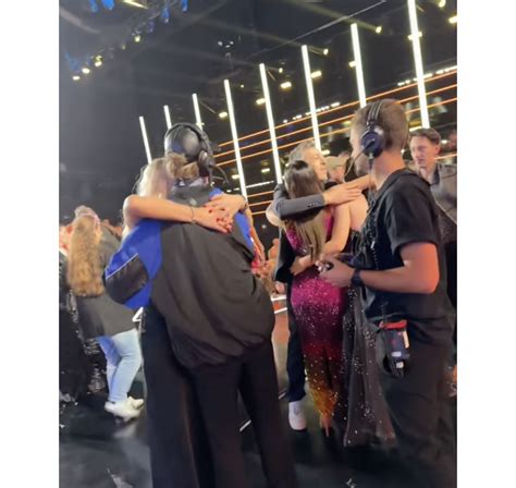 Photo Elle va être la répétitrice des élèves qui font la tournée