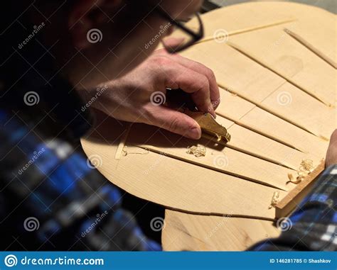 O Processo De Fazer A Guitarra Cl Ssica Imagem De Stock Imagem De