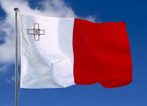 Questa è la bandiera della Repubblica di Malta This is the flag of