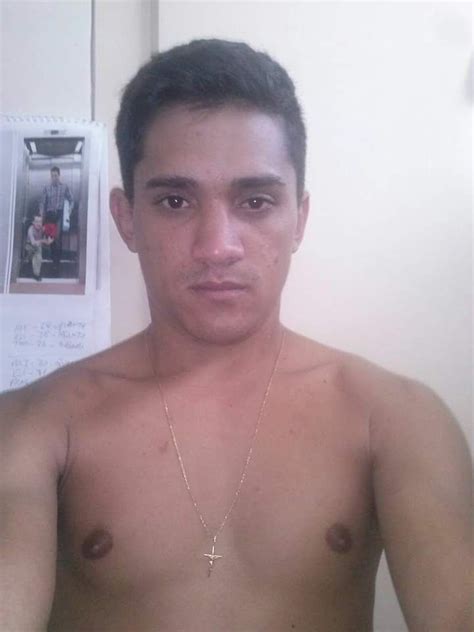 Homem é executado 6 tiros após deixar filho na casa da ex esposa em