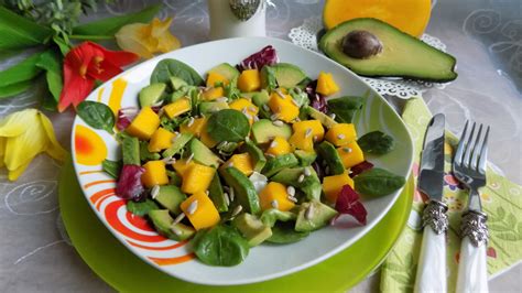 Sałatka z mango i awokado PrzyslijPrzepis pl
