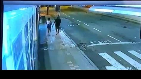 C Meras Flagram Lutador Golpeando Morador De Rua At A Morte Assista