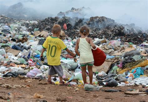 Extrema pobreza aumenta e chega a 15 2 milhões de pessoas em 2017