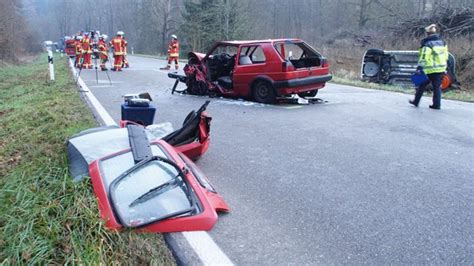 Unfall Bei Nagold Bei Frontalzusammensto Auf B Schwer Verletzt