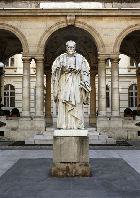 Les tableaux de la salle dassemblée des professeurs du Collège de