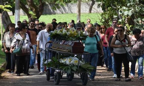 Movimento lembra morte de ciclista atropelado por ônibus no Centro de