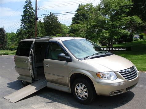 2007 Chrysler Town Country Limited Wheelchair Accessible Handicap Van