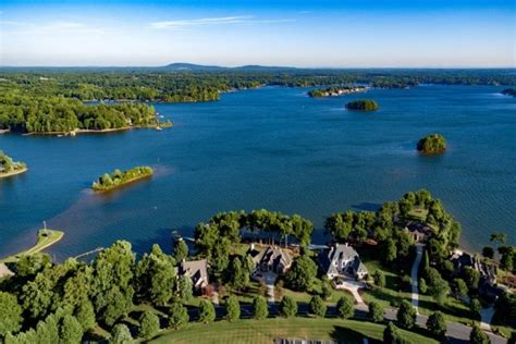 20 Best Lakes In North Carolina To Enjoy Your Vacation Flavorverse