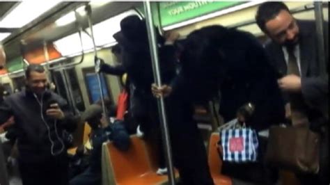Video Straphangers Terrorized By NYC Subway Rat ABC News