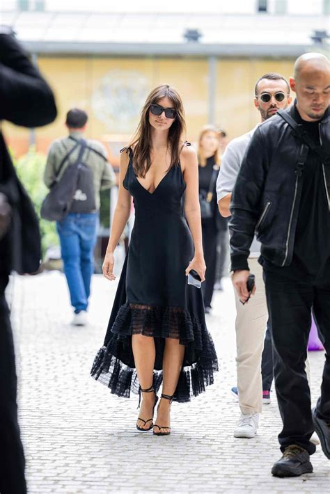 Emily Ratajkowski S Backless Sideboob Baring Dress Proved That An Lbd