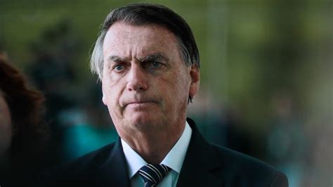 Jair Bolsonaro faz procedimento estético e resultado impressiona
